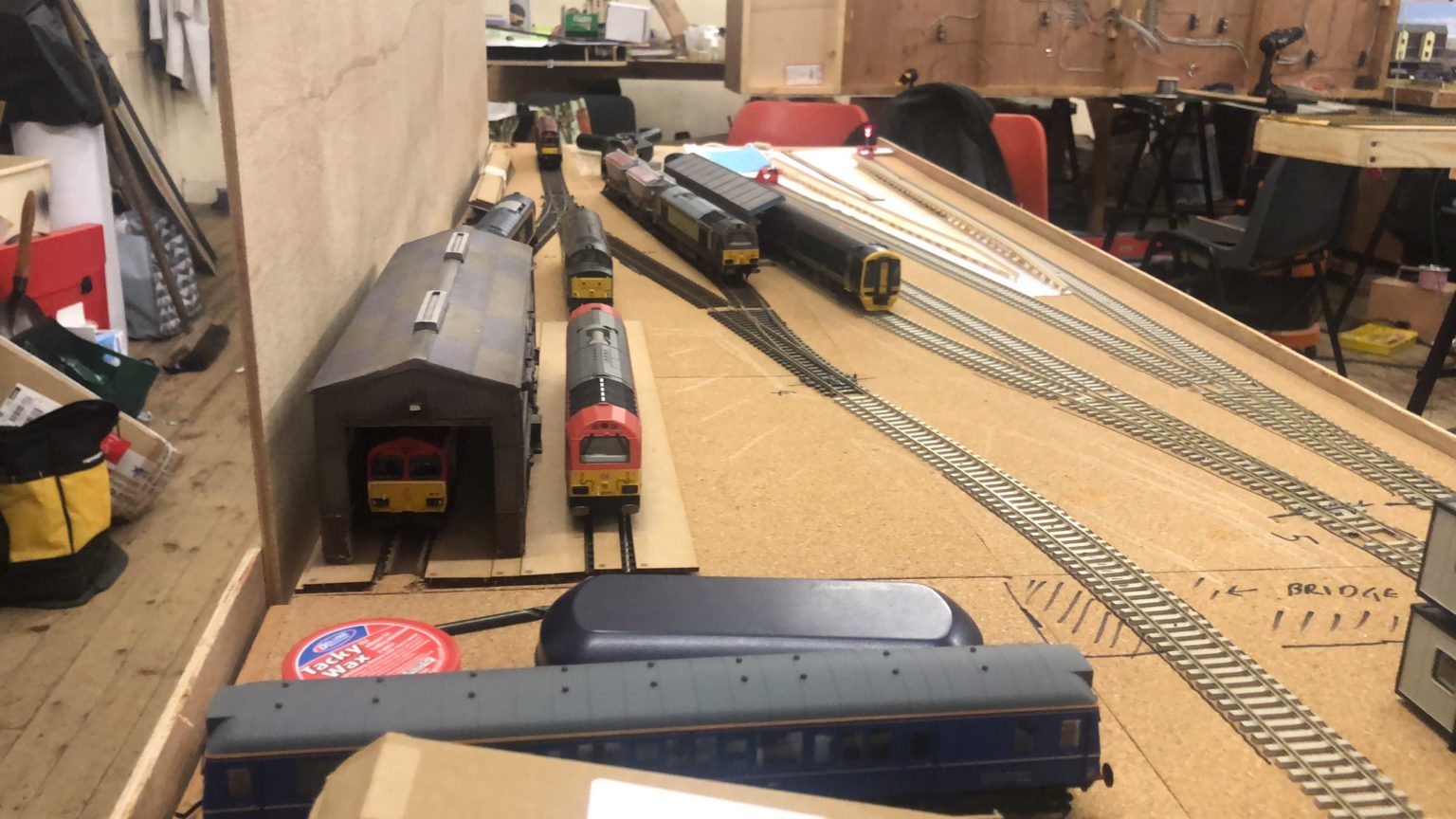 Model Train Benchwork - How to Build One | ModelTrainHobbyist.com